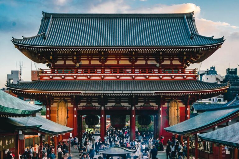Shinto vs. Buddhism in Japan: A Fascinating Look at Japan’s Spiritual ...
